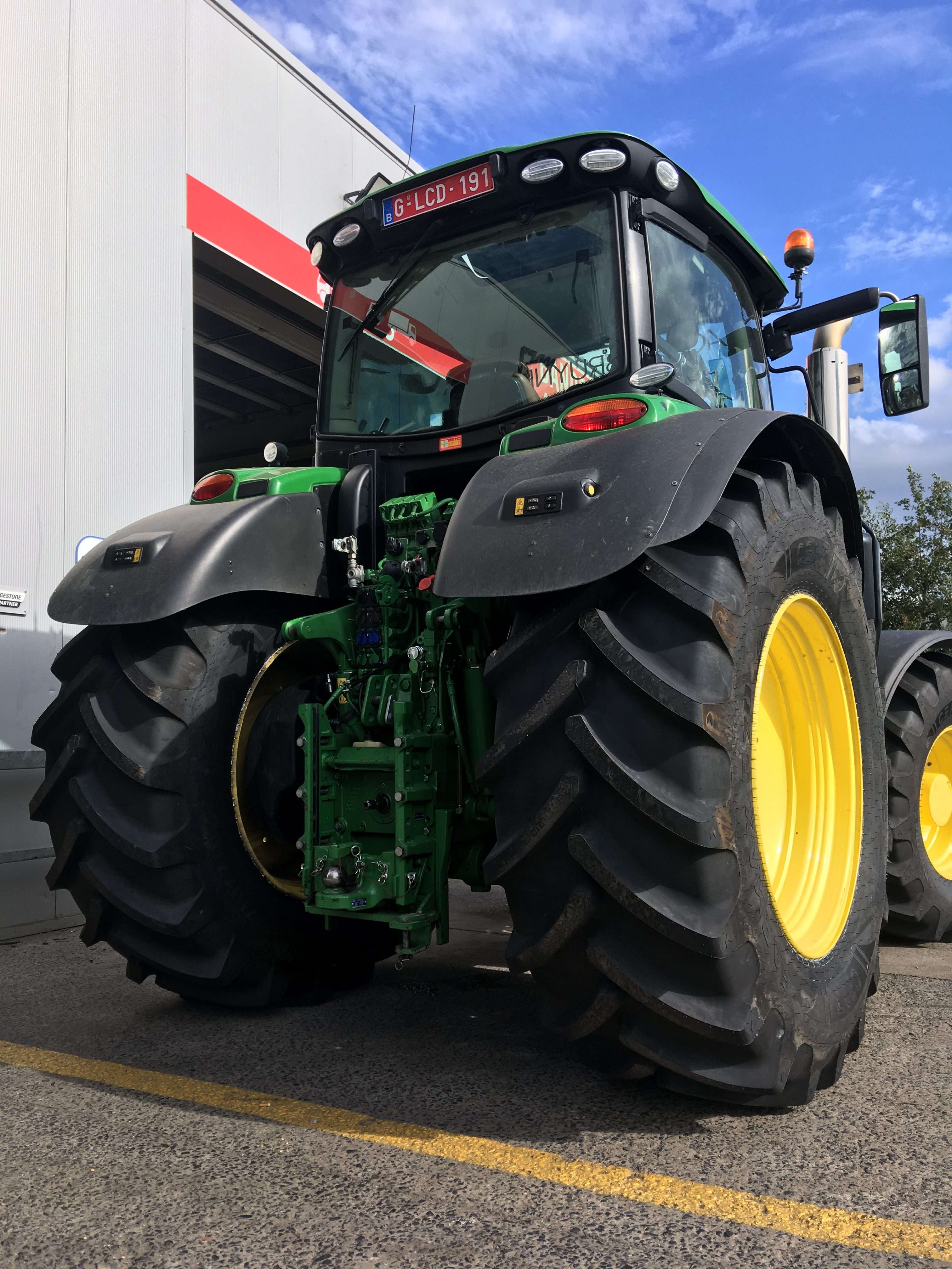 ¿Por qué utilizar neumáticos y ruedas de distintos tamaños en la parte delantera y trasera de ...