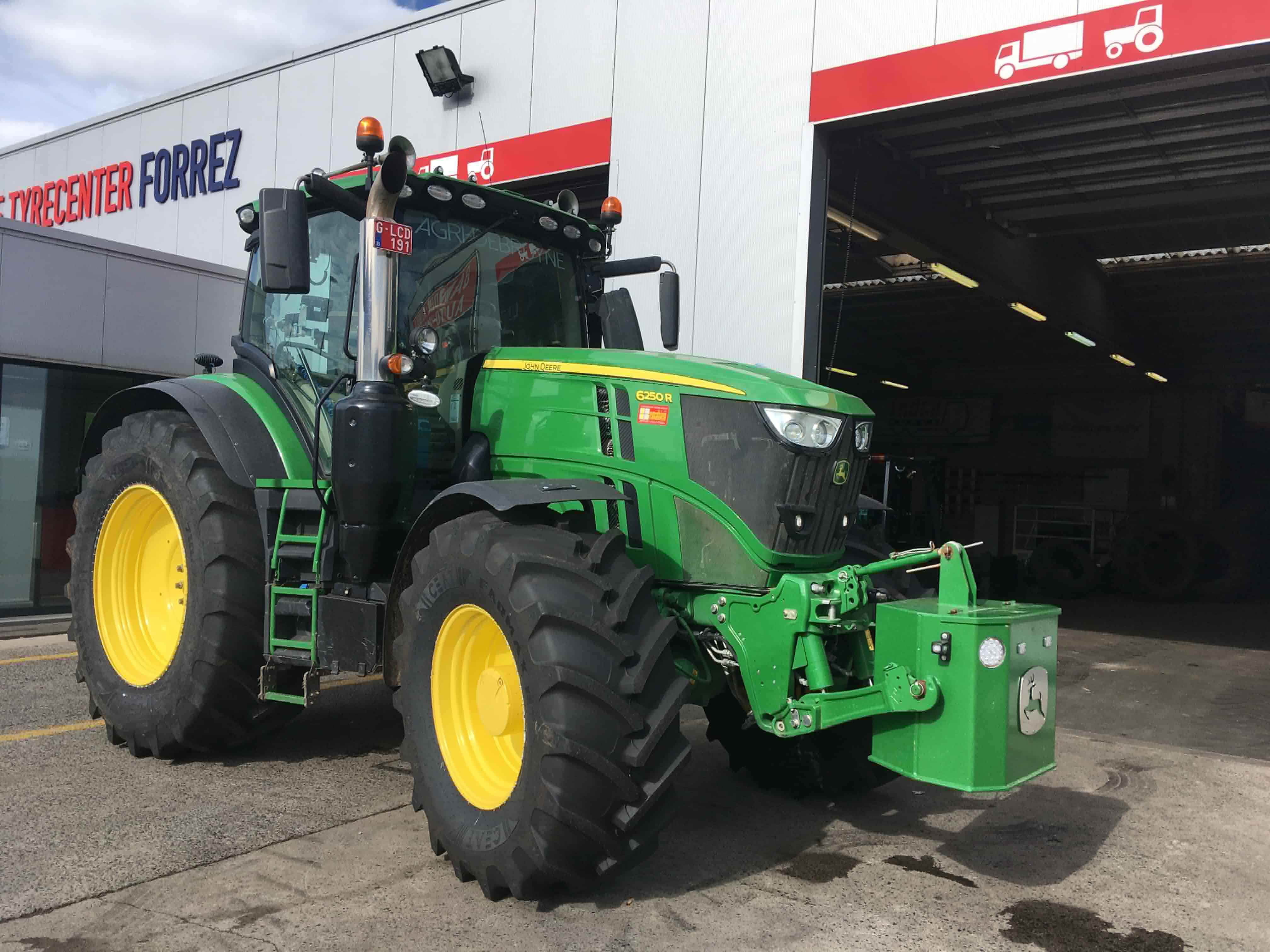 A quick guide to different tractor tyres, sizes and recommendations