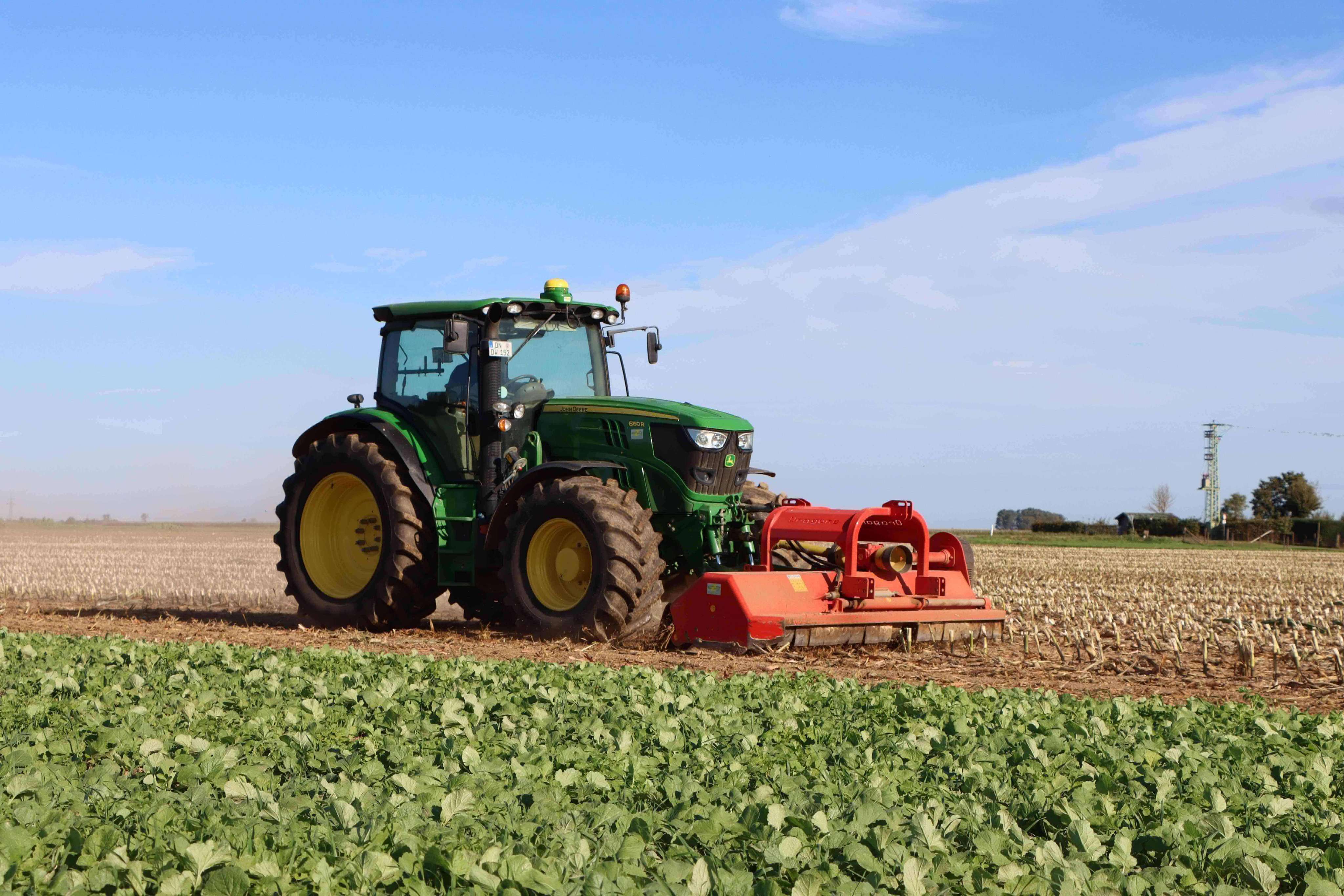 A quick guide to different tractor tyres, sizes and recommendations