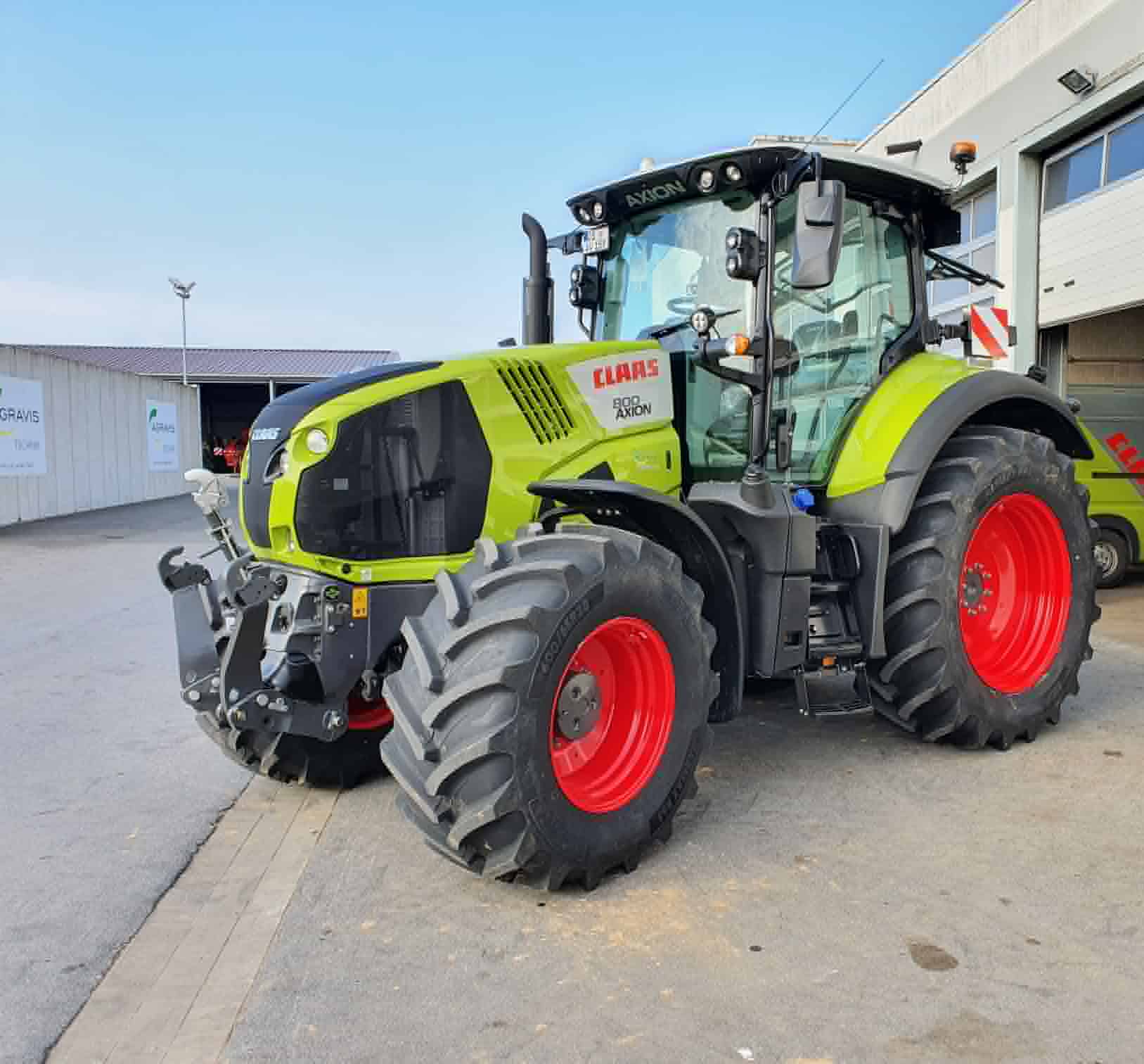 A quick guide to different tractor tyres, sizes and recommendations