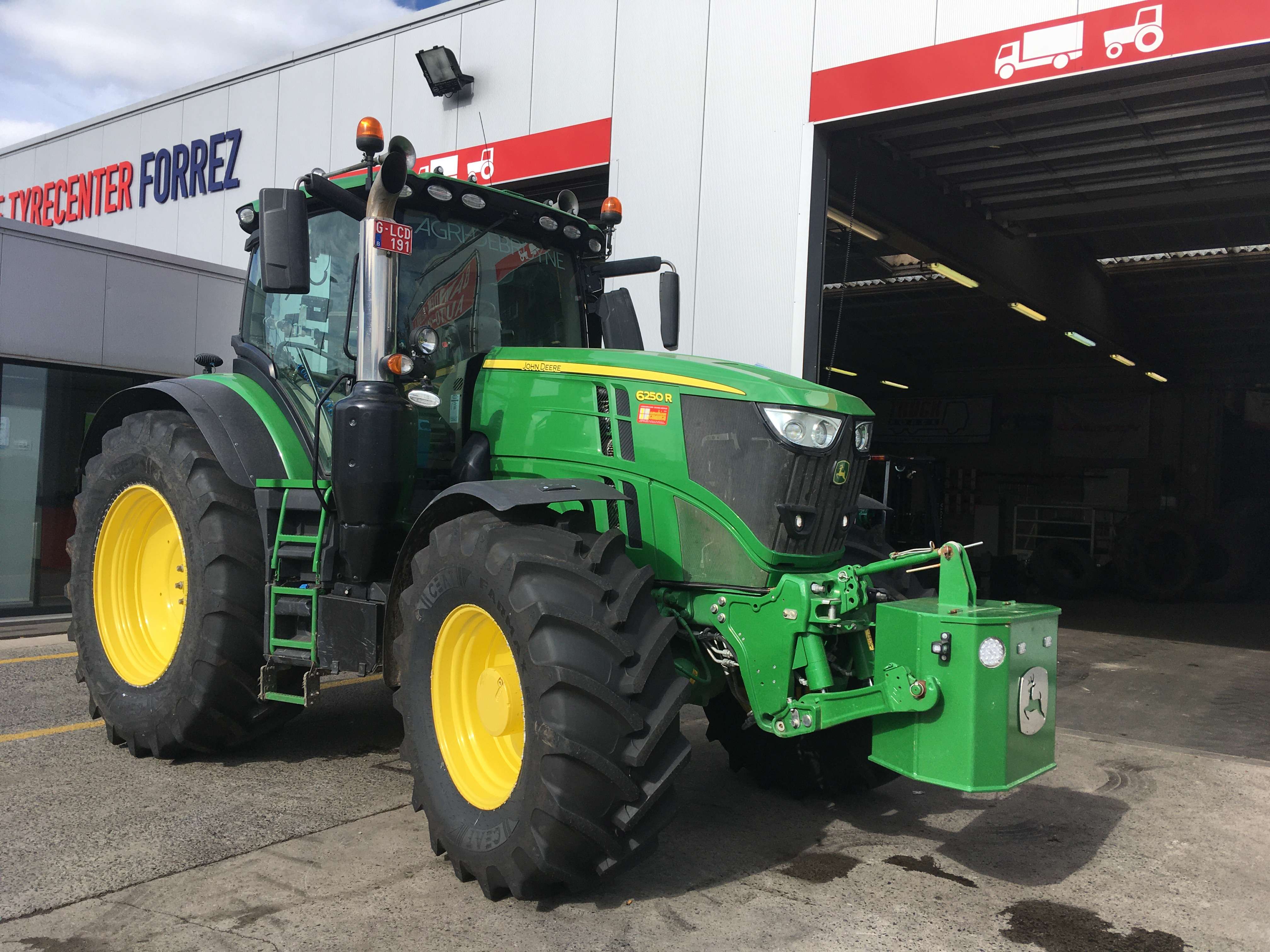 A quick guide to different tractor tyres, sizes and recommendations